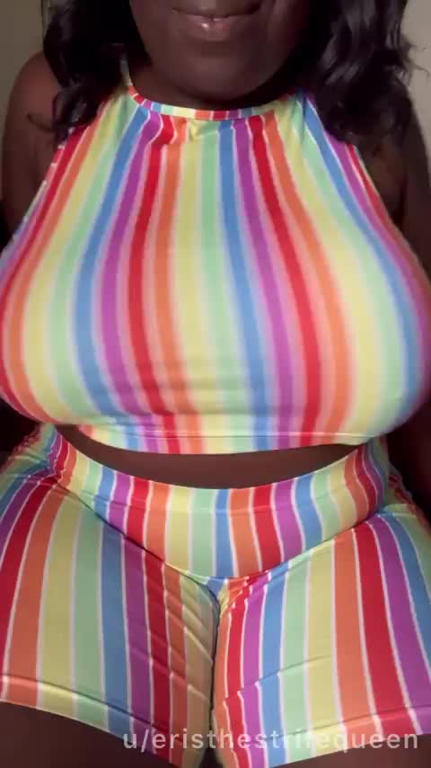 only 5'2, all my height went to my boobs | Scrolller