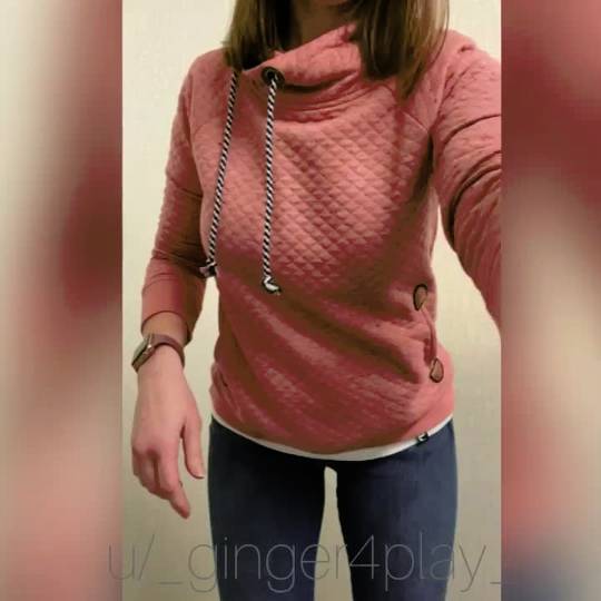 When work gets boring, the girls come out | Scrolller