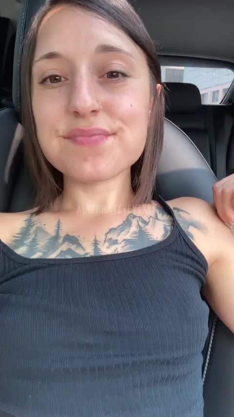 Playing in the car while the hubby is in the store | Scrolller