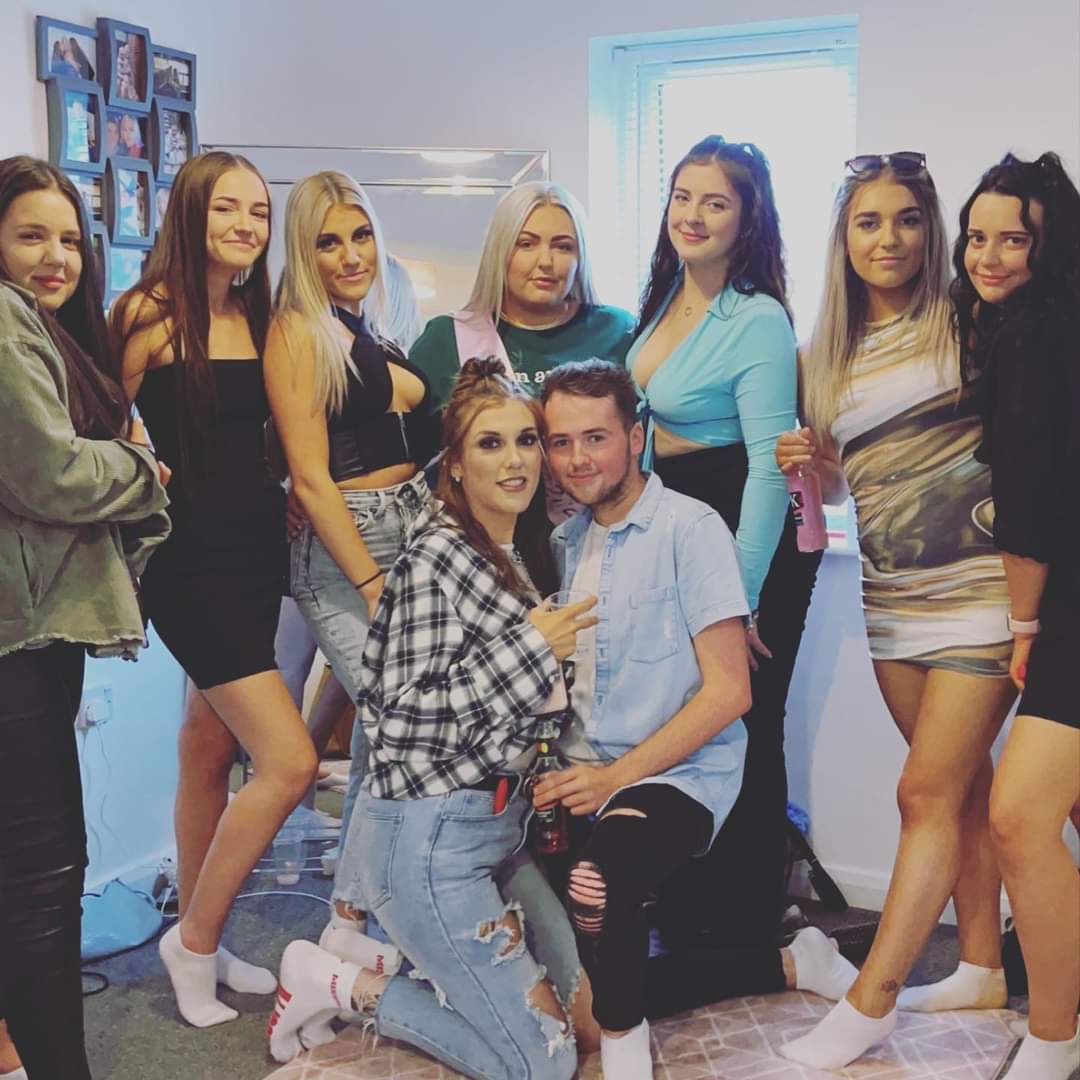 White ankle sock gang | Scrolller