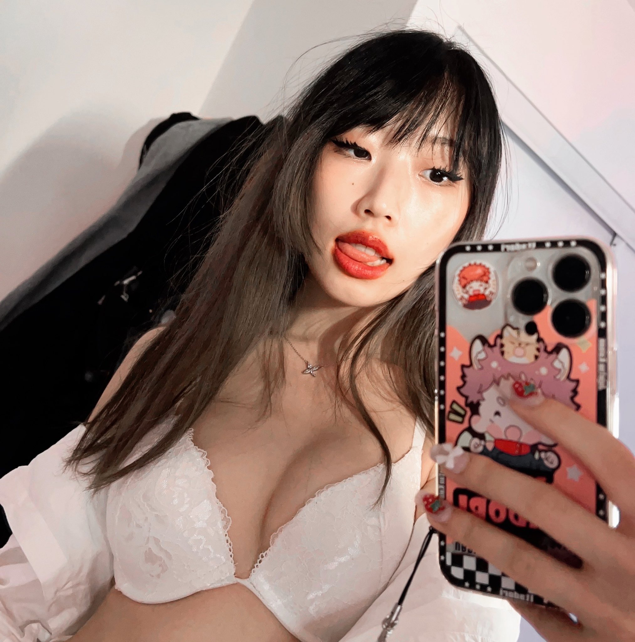 White bra | Scrolller