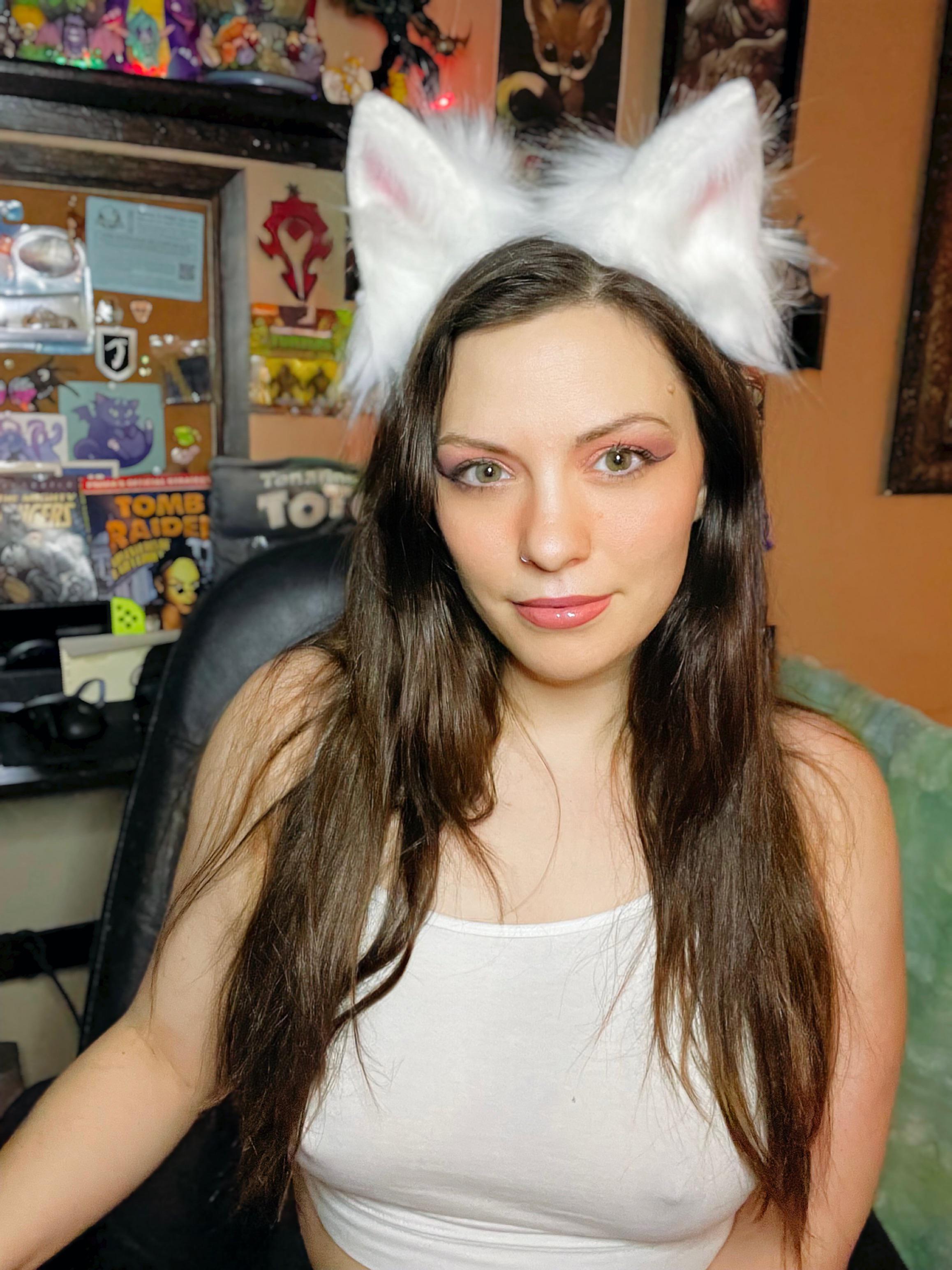 White Fox 🤍👀 | Scrolller