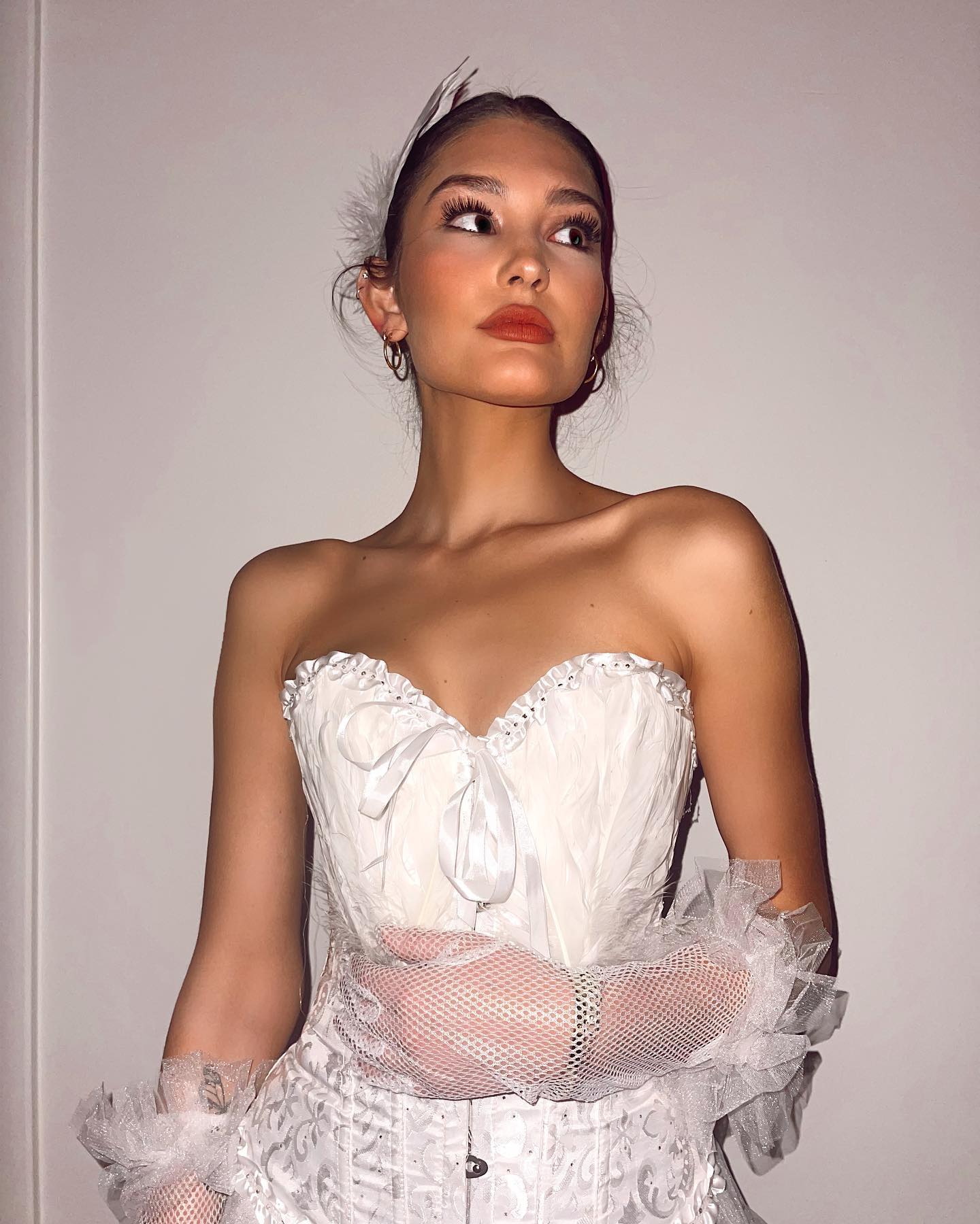 white swan! | Scrolller