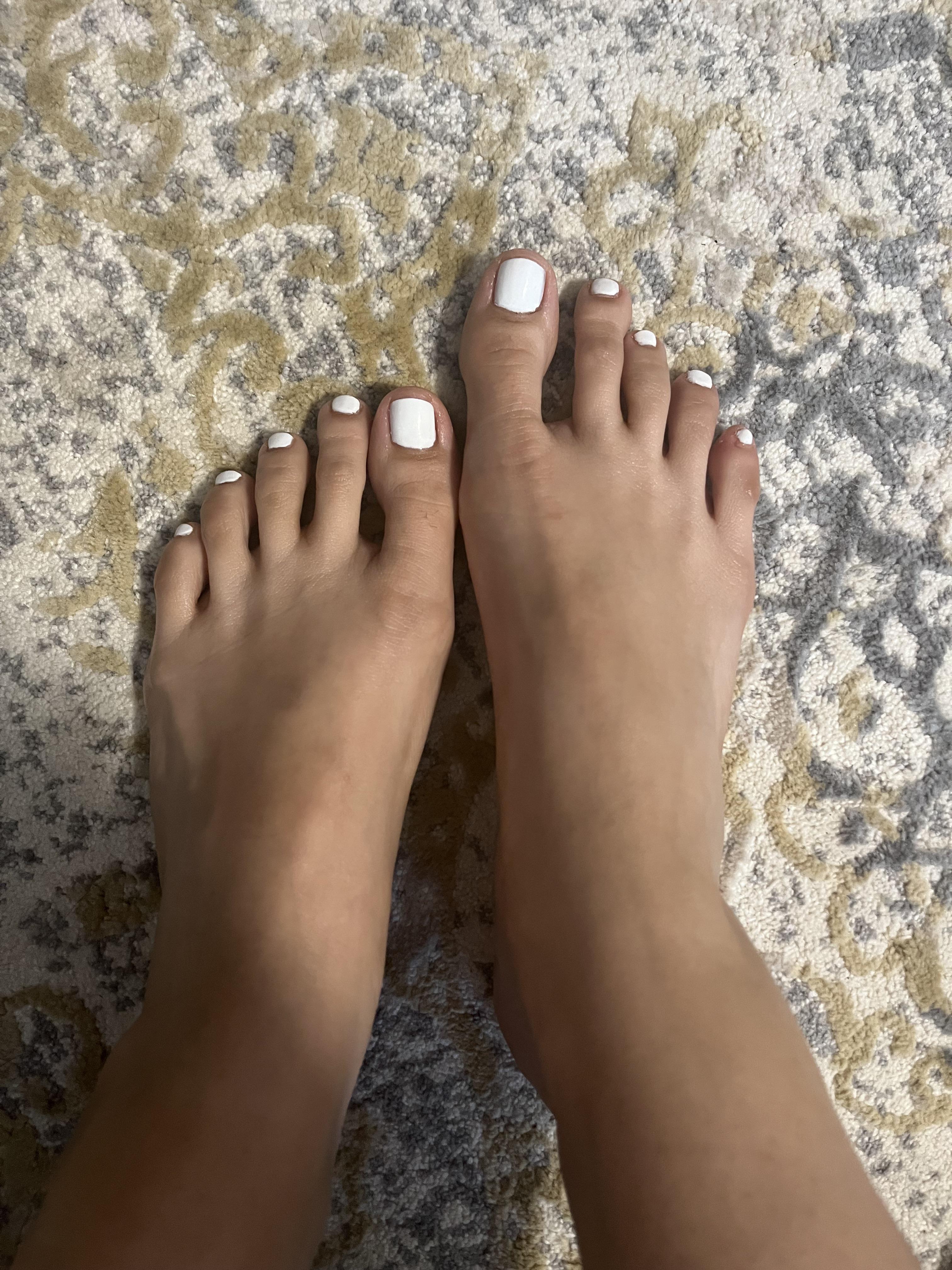 White Toes Anyonee? | Scrolller