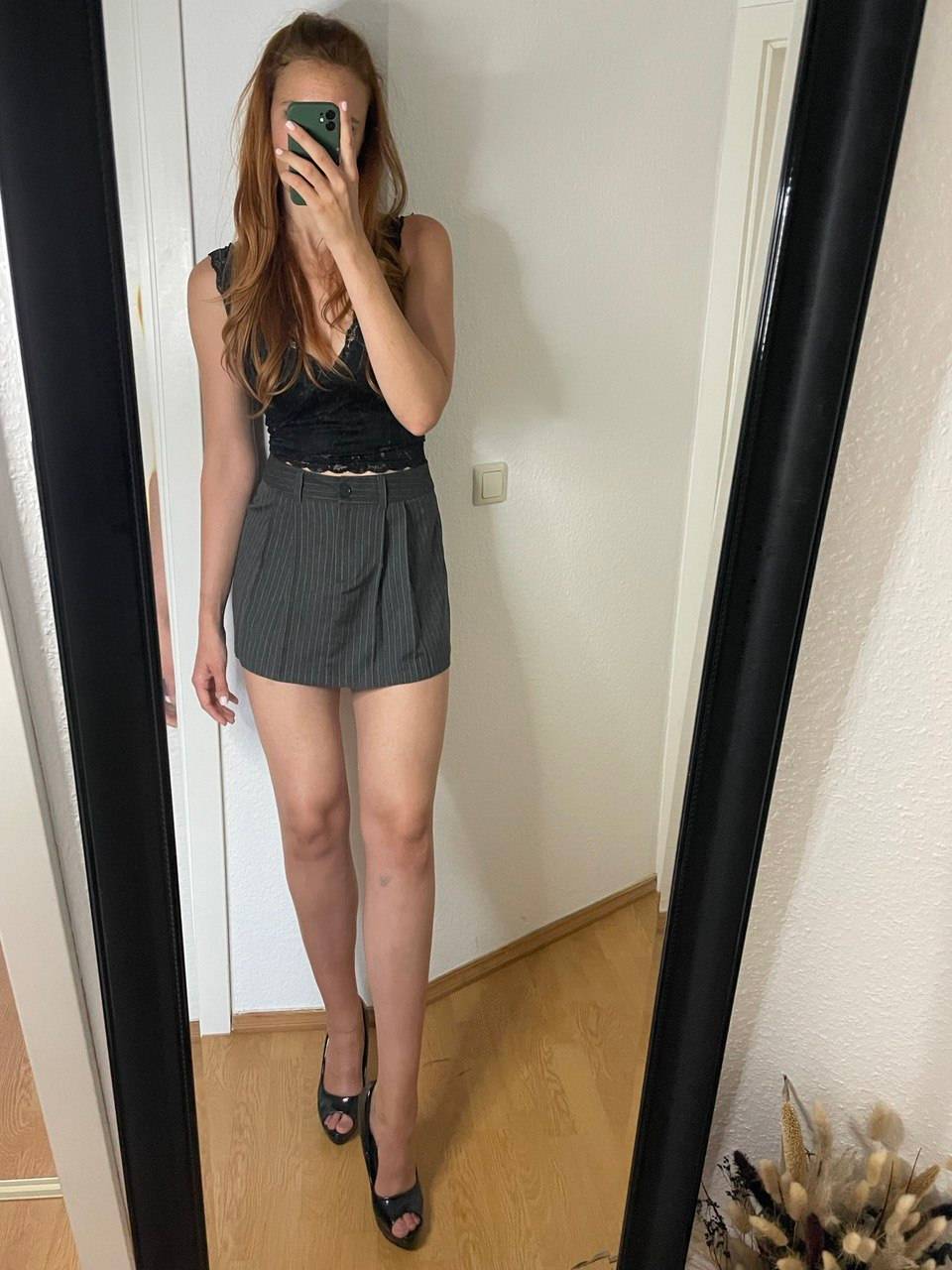 Who does wanna date me? | Scrolller