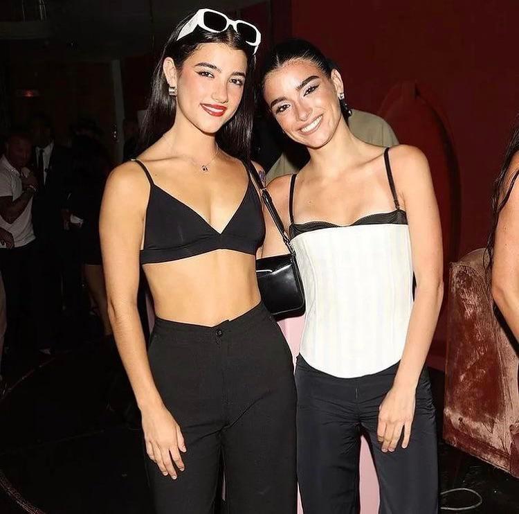 Who is hotter? | Scrolller