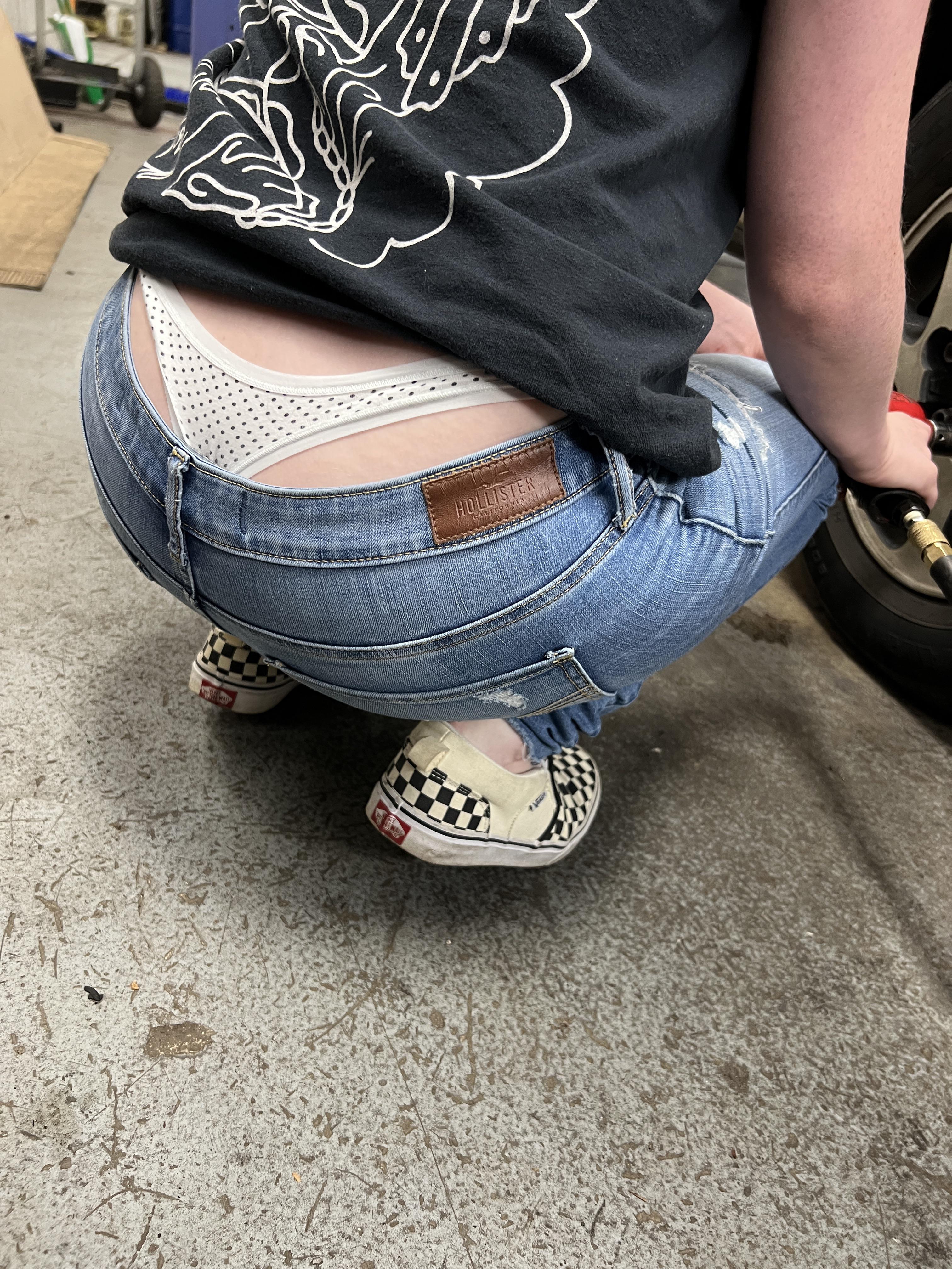 Who likes girls that have snap on tools? | Scrolller