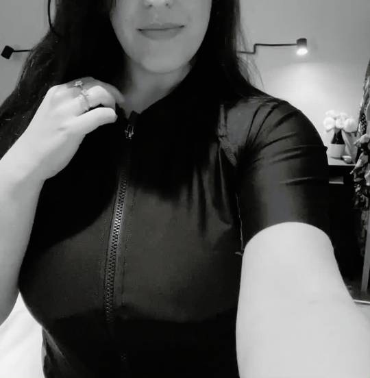 Want to sneak a peek at milf boobs? | Scrolller