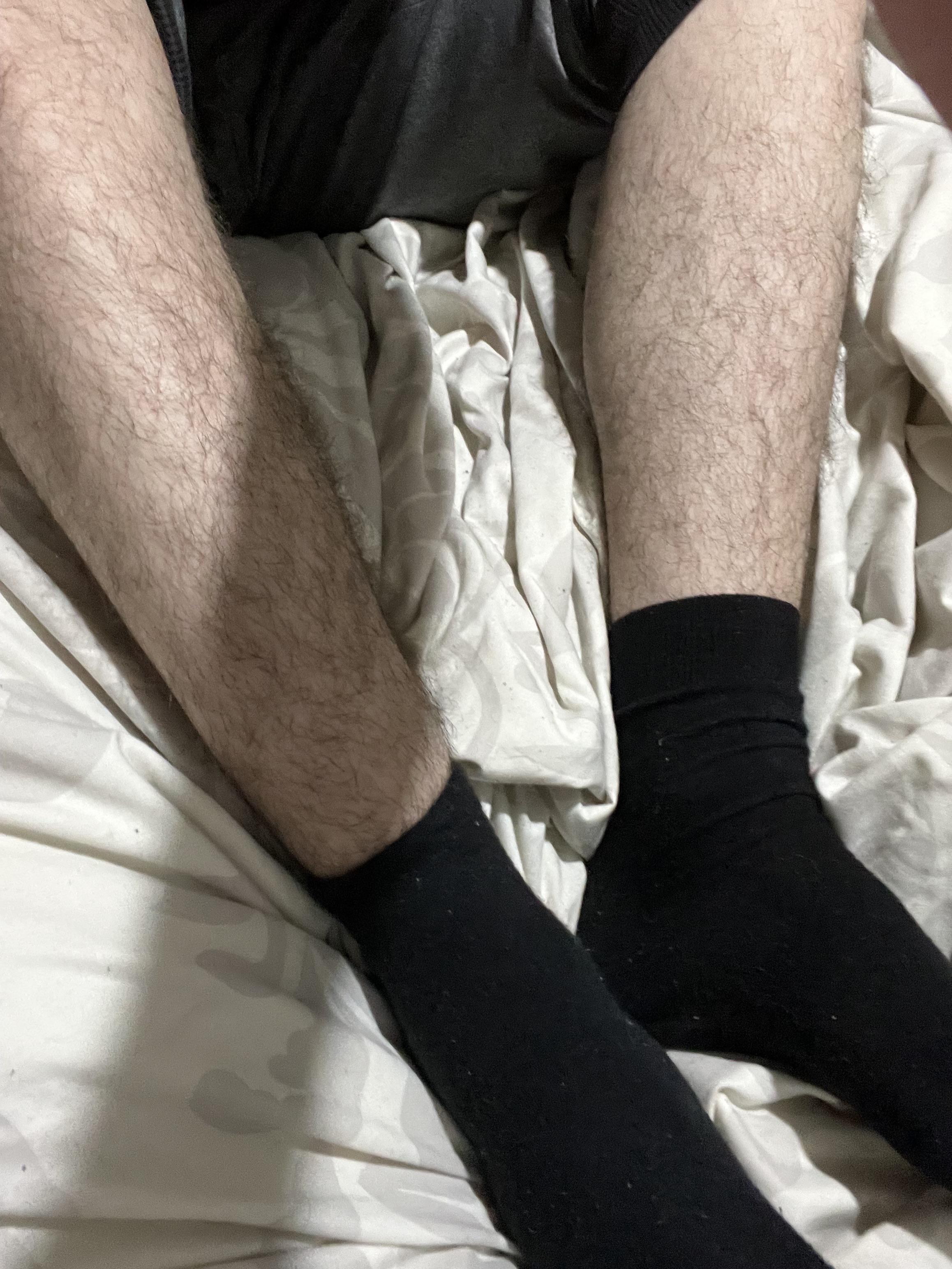 Who likes my hairy legs?😈🥵💦 Dms open | Scrolller