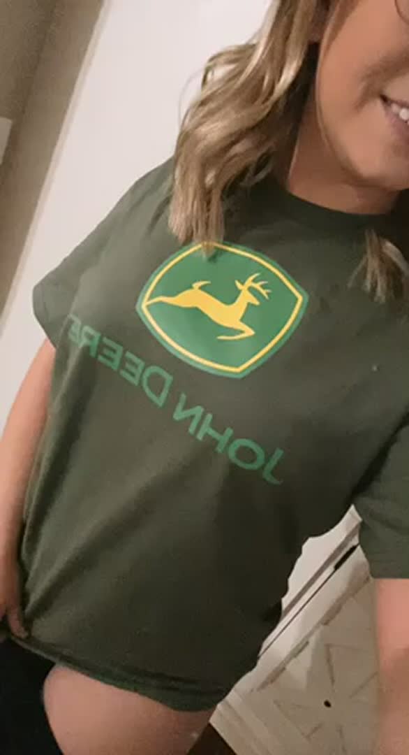 Who wants to go get lost in a cornfield somewhere?💦🌽💗 | Scrolller