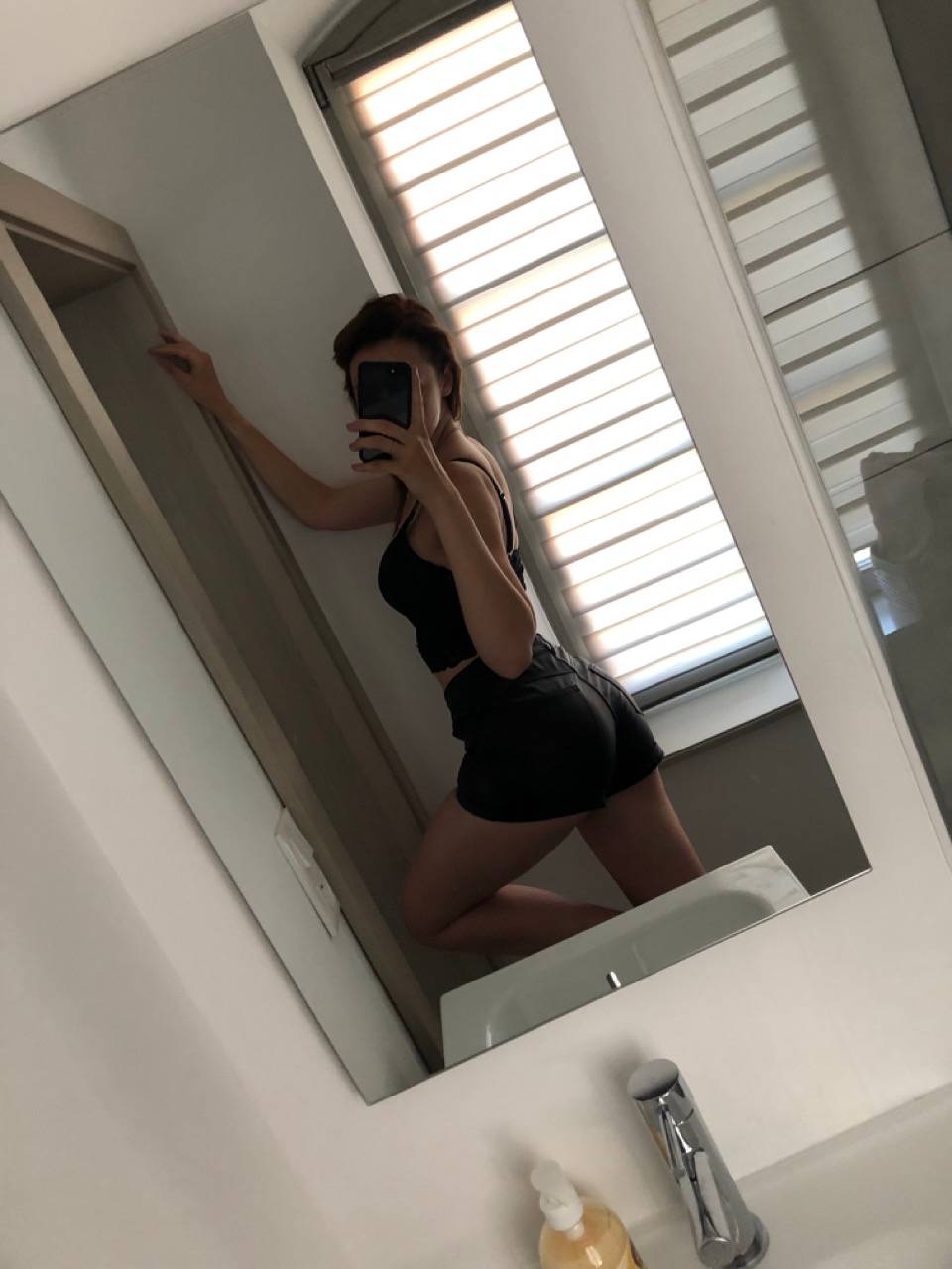 Who Wants To Shower With Me Scrolller
