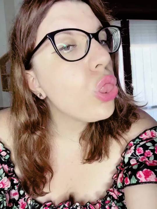 Wide big tongue | Scrolller