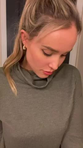 Wish I was looking up at you with these eyes while gagging on your cock | Scrolller