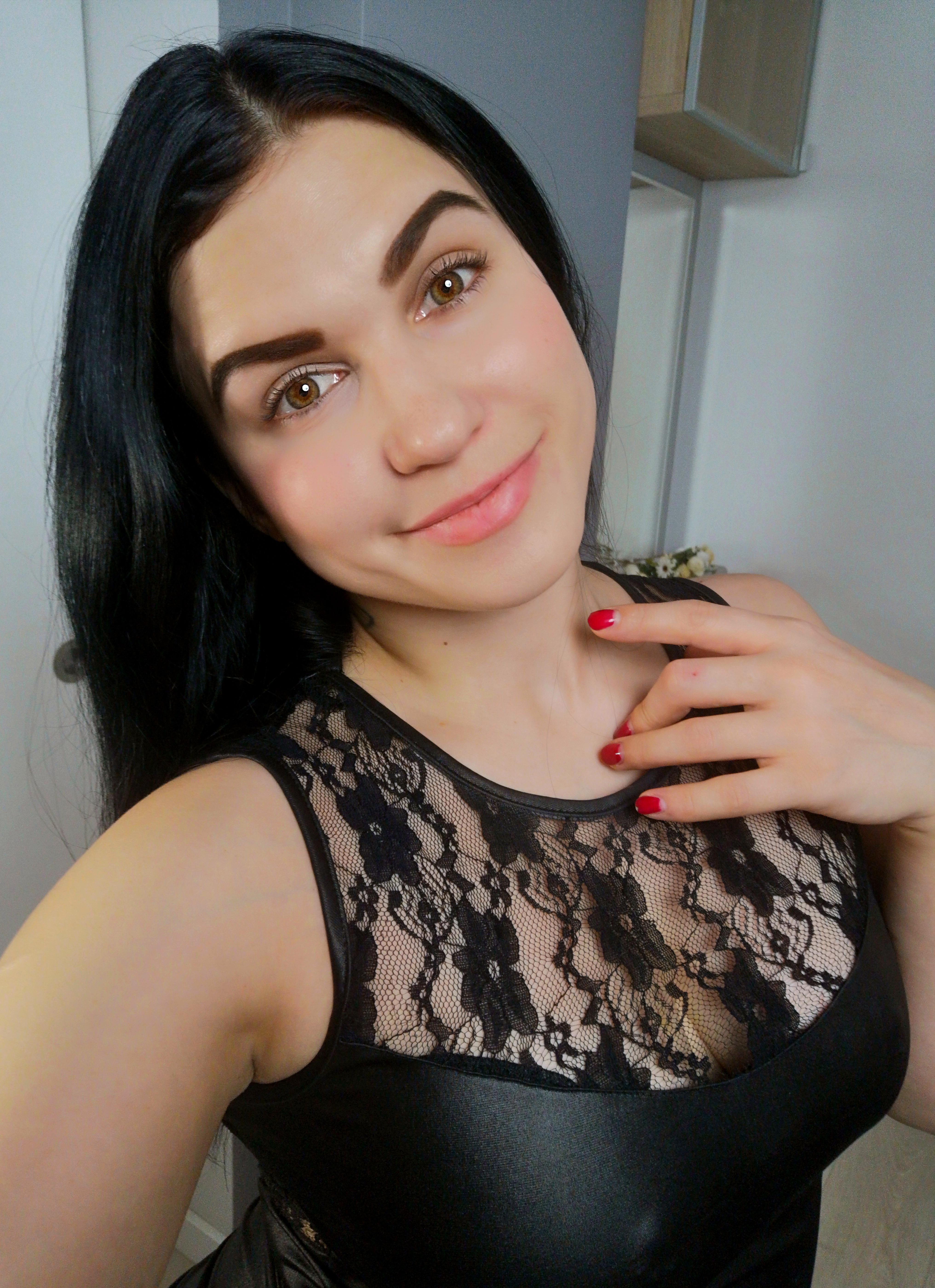 Wish you a great start of the week kitties 😻 I'm online now: https://m.chaturbate.com/tiny_hat ...