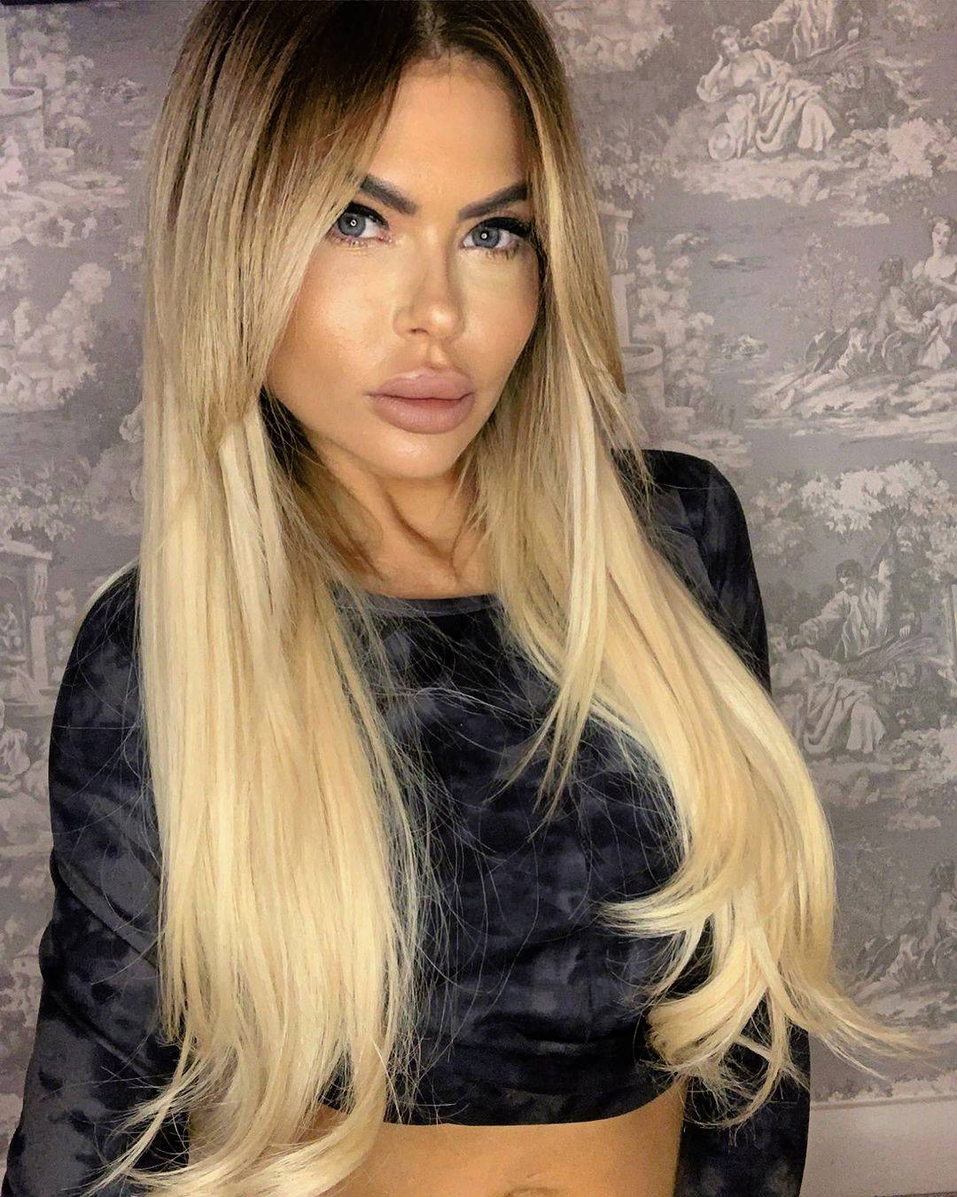 Wit your phone out, gotta hit them angles | Scrolller