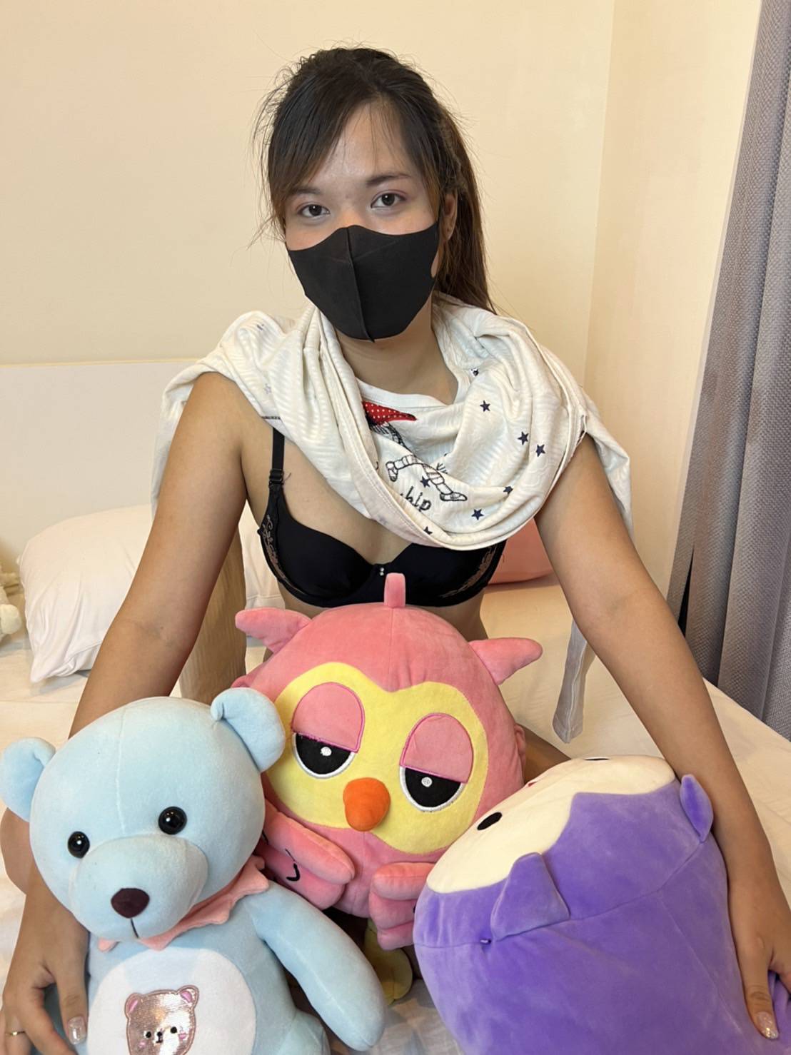 with all my buds here 😋 | Scrolller