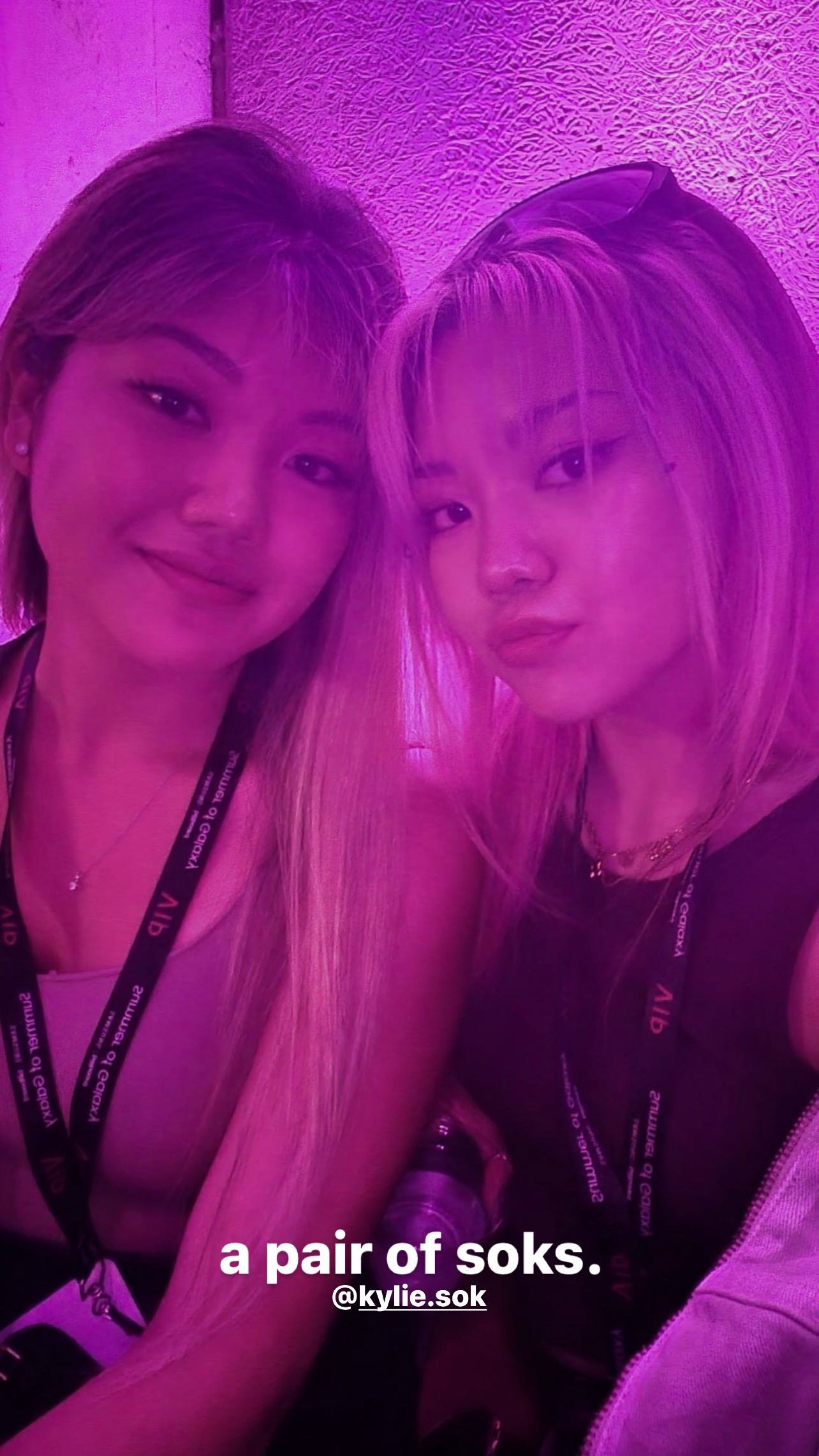 With her sis | Scrolller