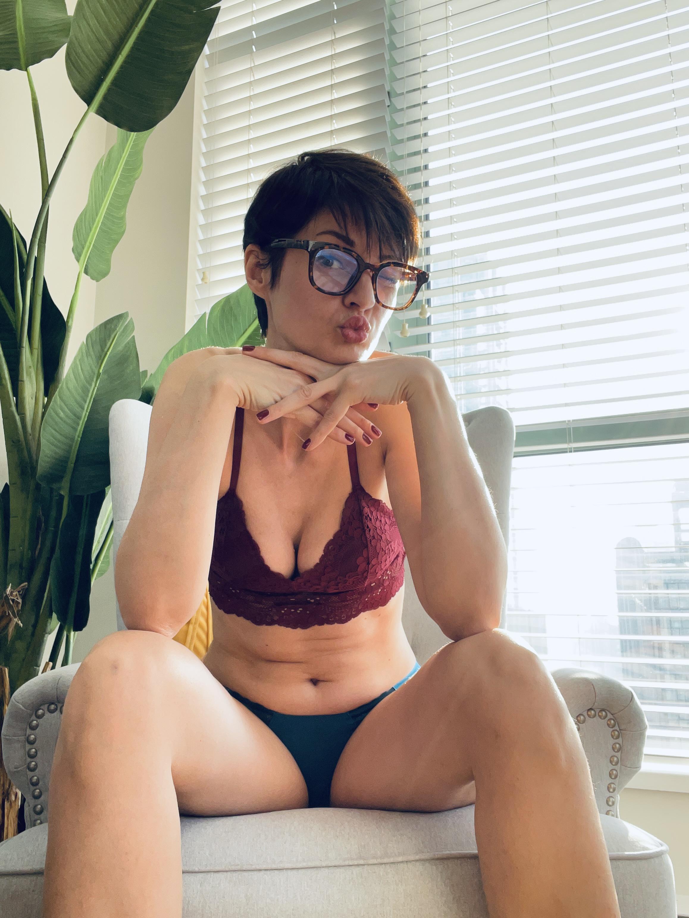 Wondering what you think about mature European women | Scrolller