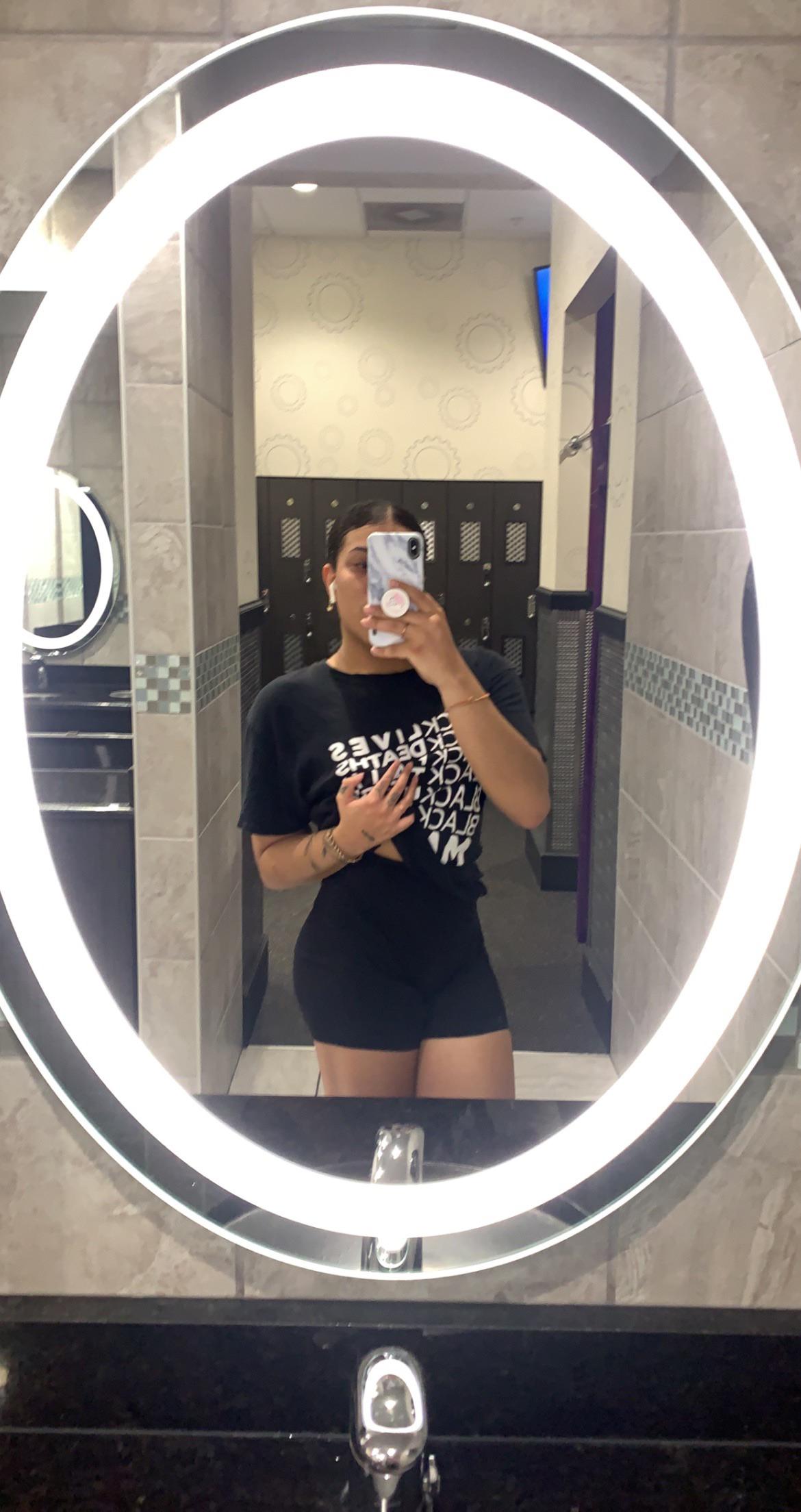 working hard and sweaty 🥵 | Scrolller