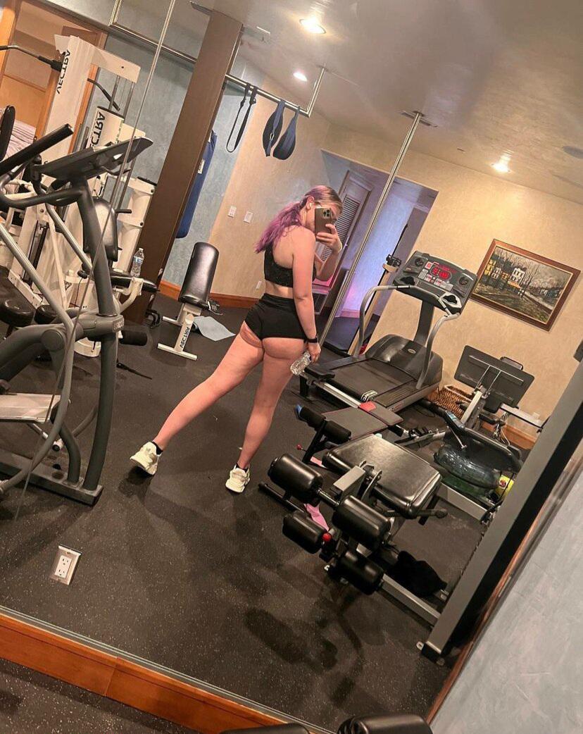 Working out | Scrolller