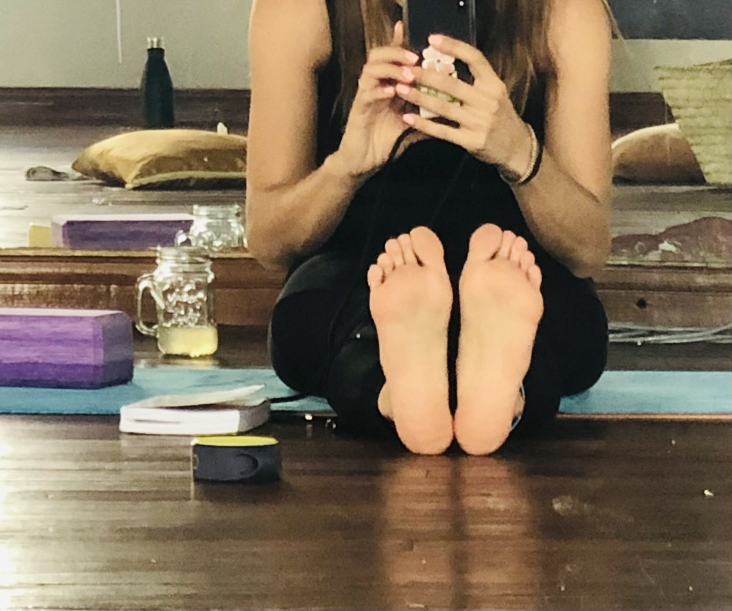 Worship And Lick My Sweaty Feet Scrolller
