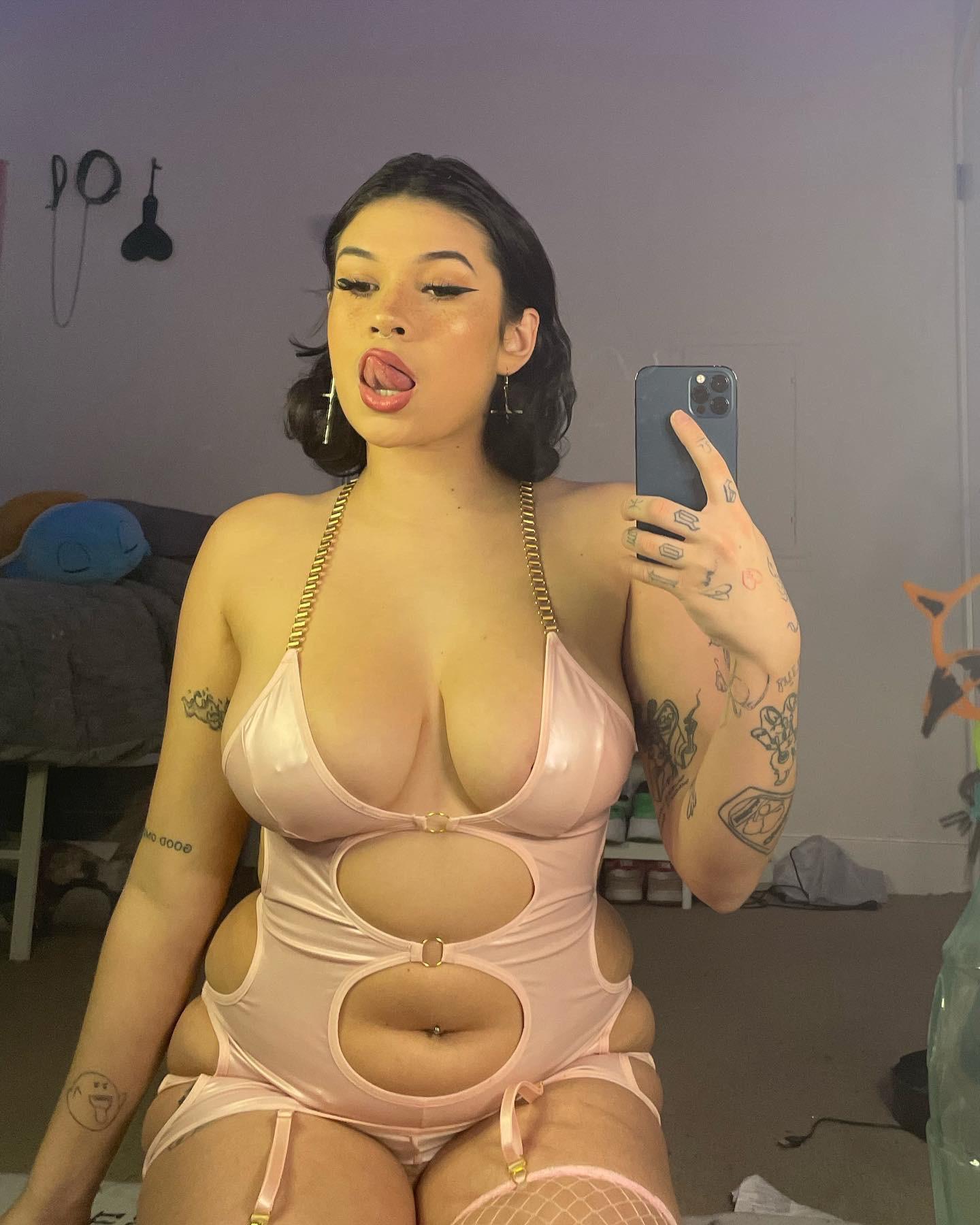 would u be mad if i wore this on the first date? | Scrolller