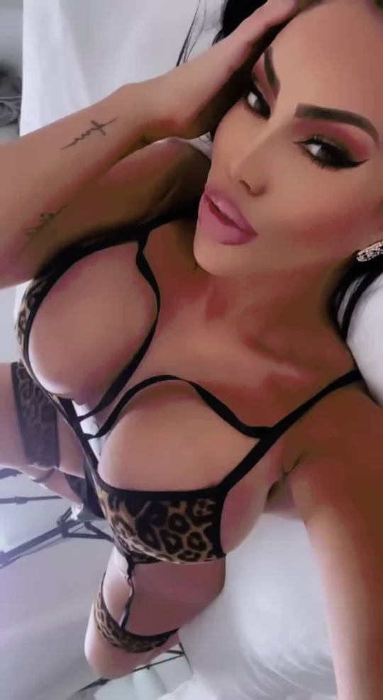 Would you clap my cheeks? ?? | Scrolller