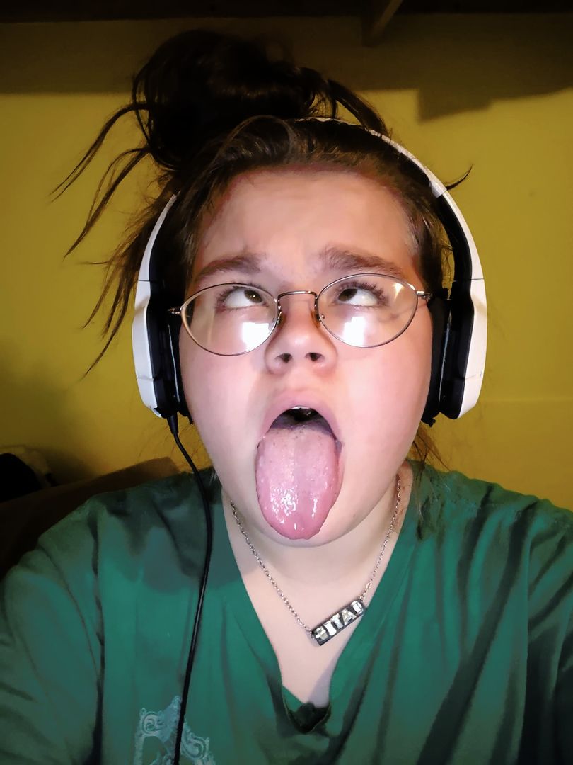 Would you cum down my throat | Scrolller