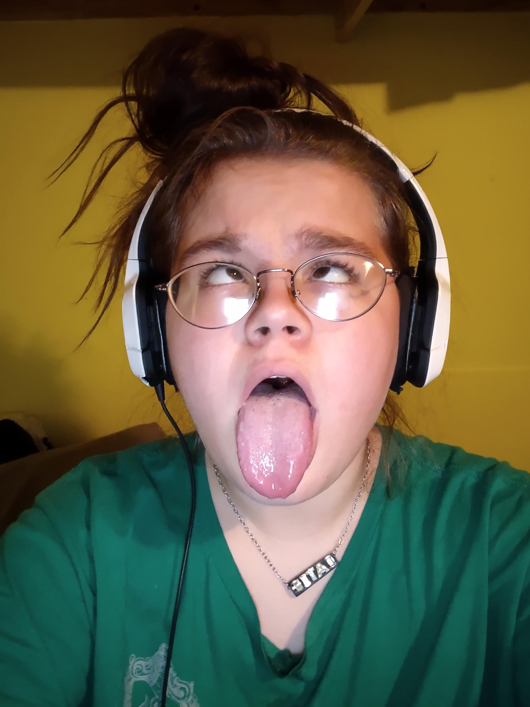 Would You Cum Down My Throat Scrolller