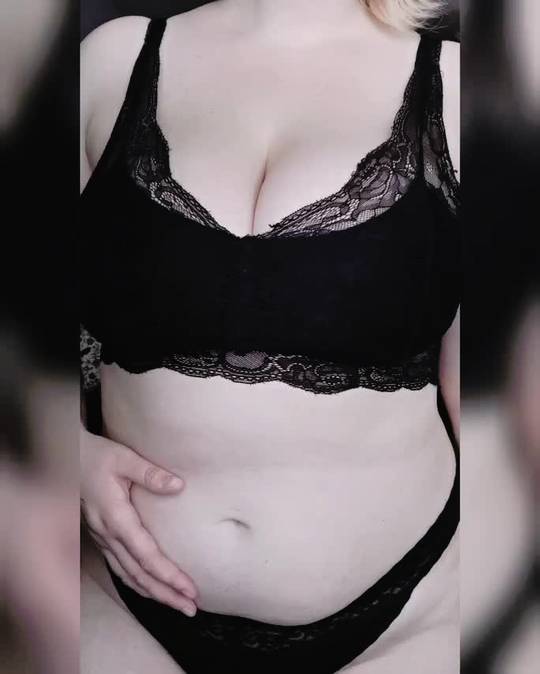 Hope you don't mind a little belly on the side to your big boobs menu 😘 ...
