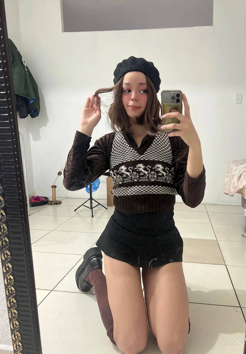 Would you like to fill up my little body ? 18f | Scrolller