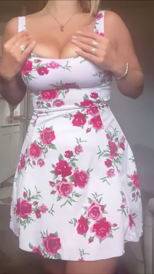 Sundresses require no underwear! | Scrolller