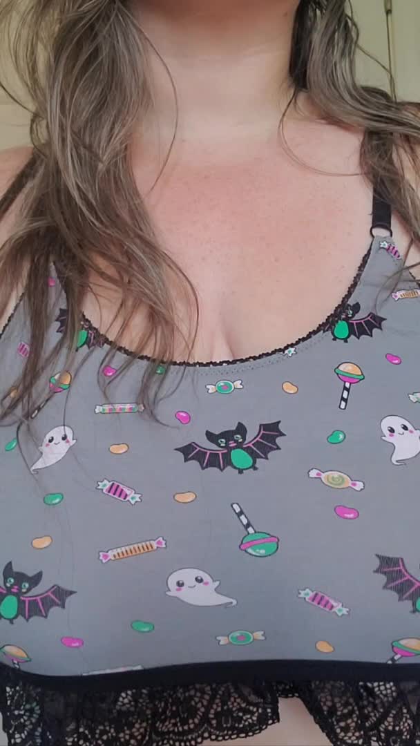 Would you mind helping me stretch | Scrolller