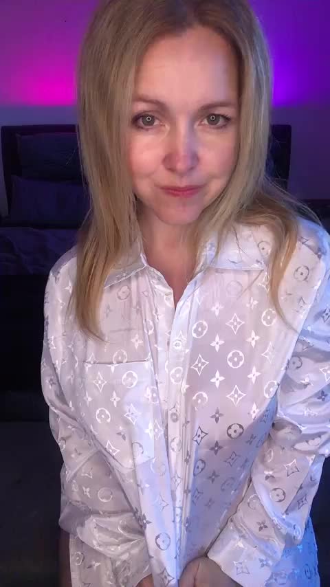 Can I sit on your bed and watch you undress? F42 | Scrolller