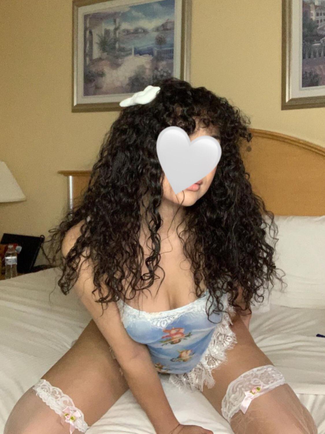 Would you play with me? 🙈 | Scrolller