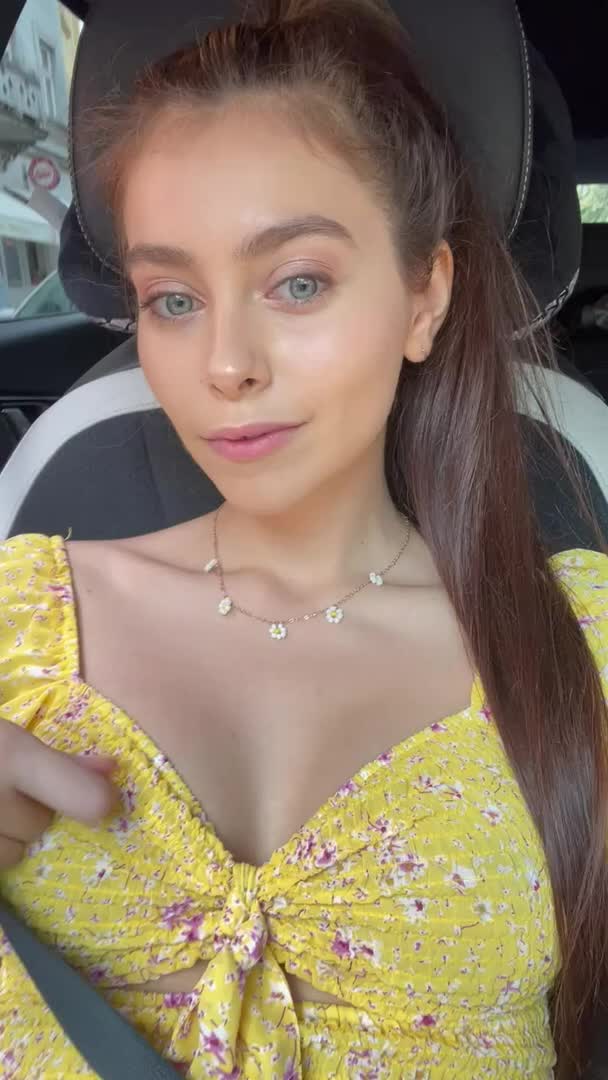 Petite with a nice boobs… Am I anyone’s type? | Scrolller