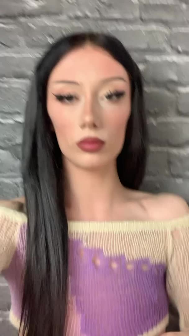 Would you put your face in between my thighs ?🤭🤭 | Scrolller