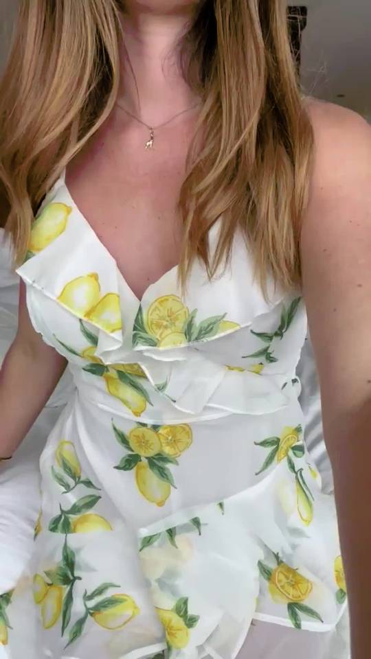 Squeeze my lemons | Scrolller