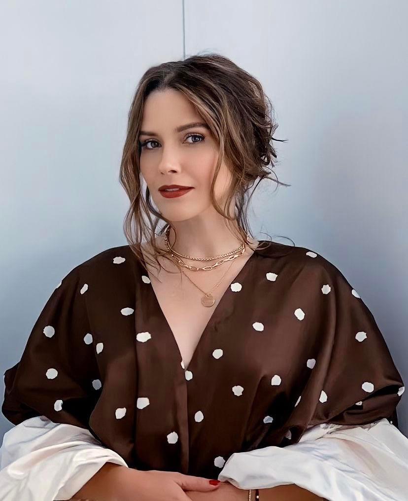 Wow Sophia Bush Looking Great Scrolller