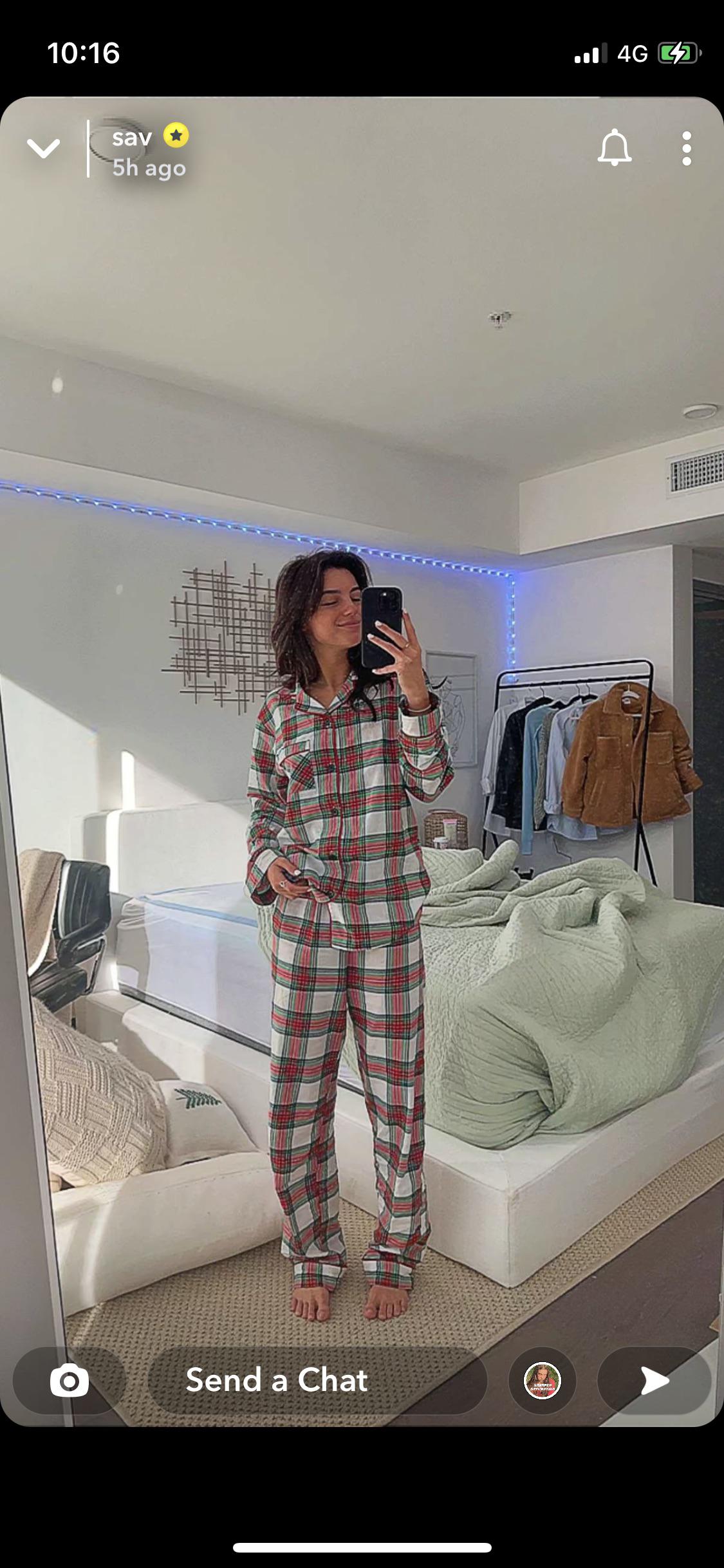 Yesss more perfect feet, in comfy pj’s | Scrolller