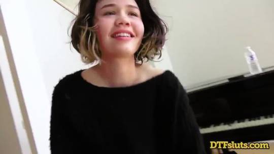 Yhivi's Adorable Blowjob | Scrolller