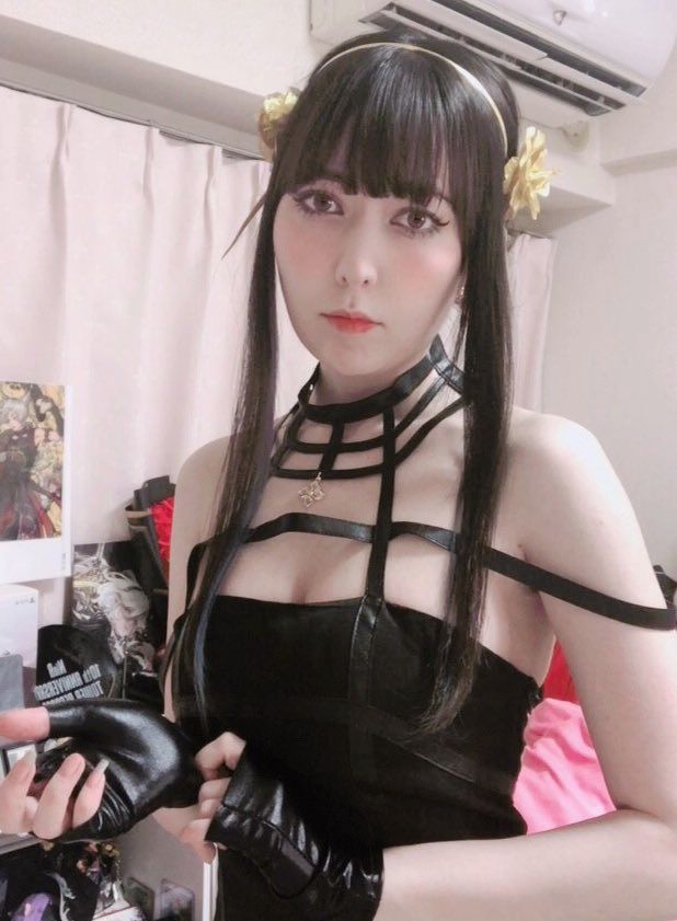 Yor Forger by @tkn0801 | Scrolller