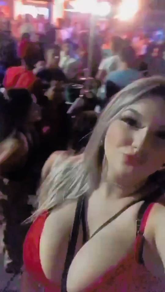 You like how they look in this top? | Scrolller