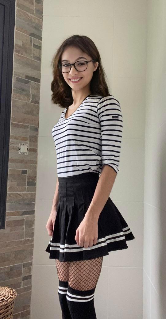 You see me, what are you doing to me? | Scrolller