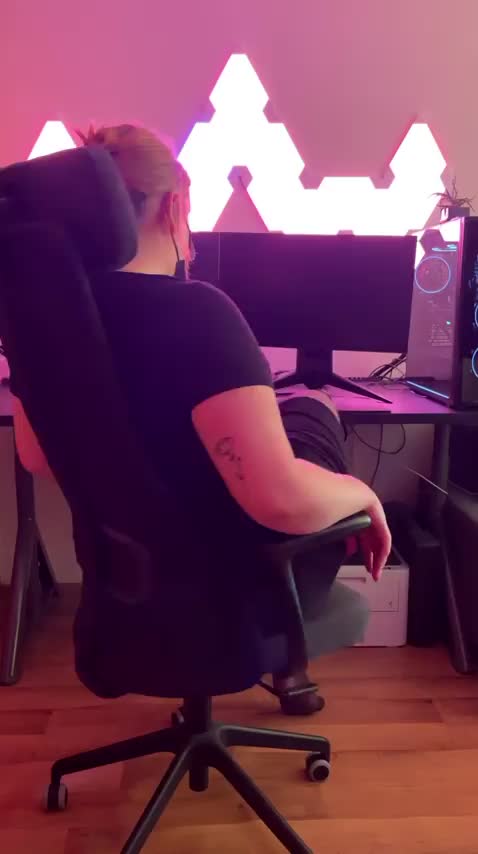 Step into my office.. we need to talk | Scrolller