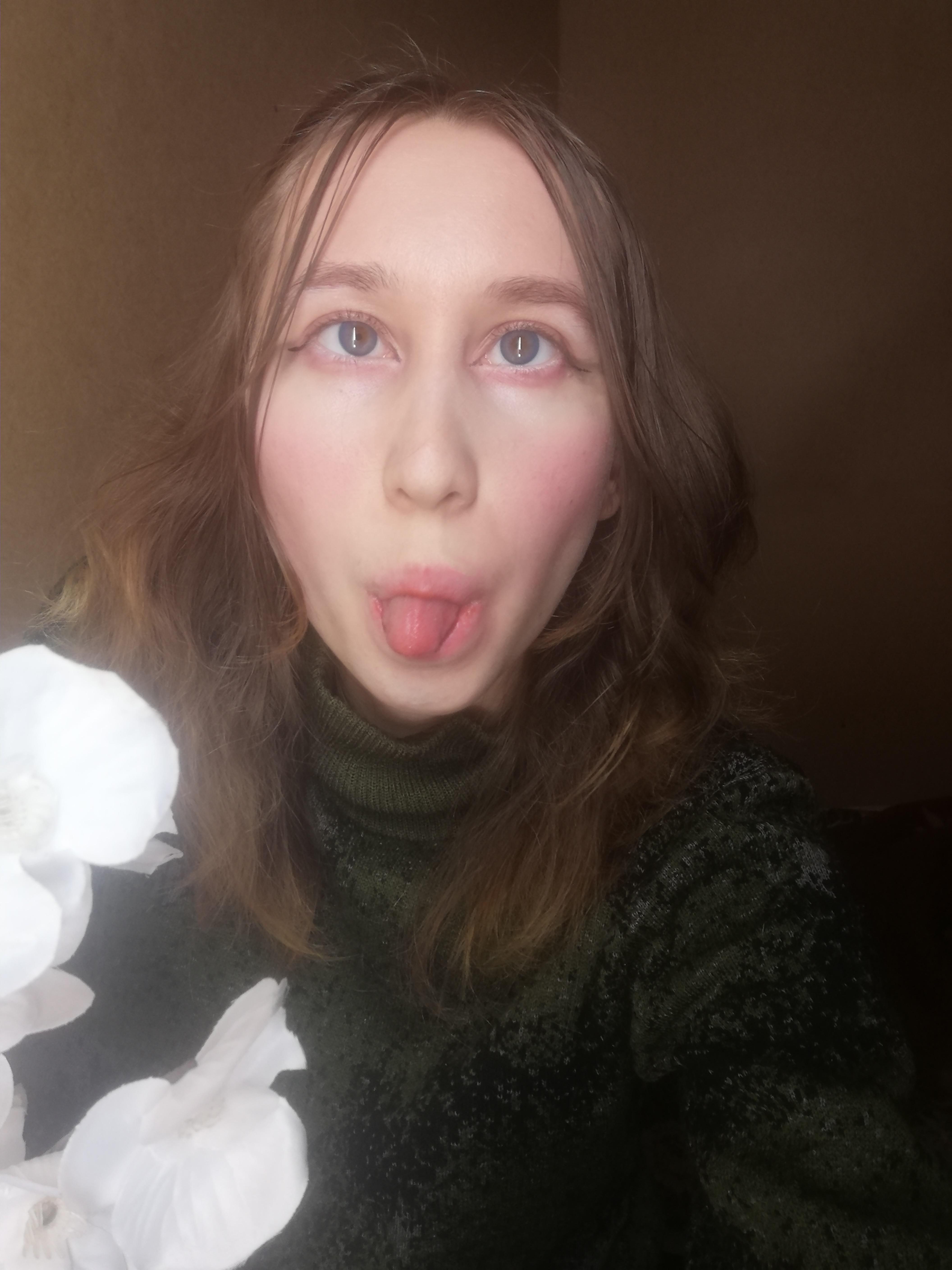 😼You won't catch my tongue😼 | Scrolller