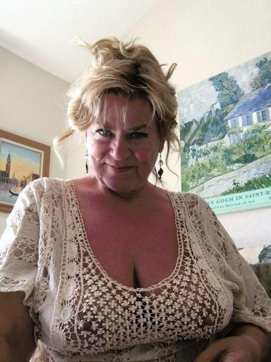Your Best Friends Gilf Scrolller