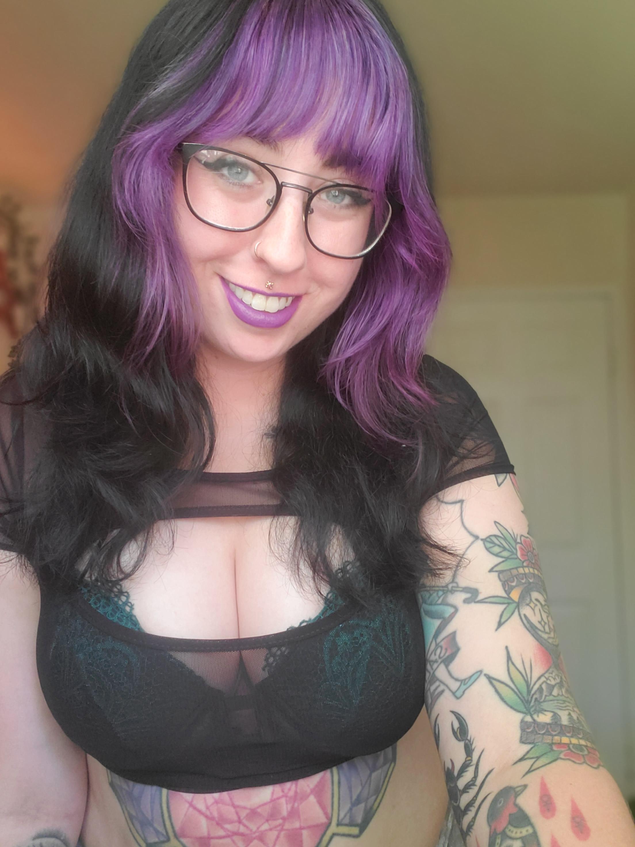 your chubby goth girll💜 | Scrolller