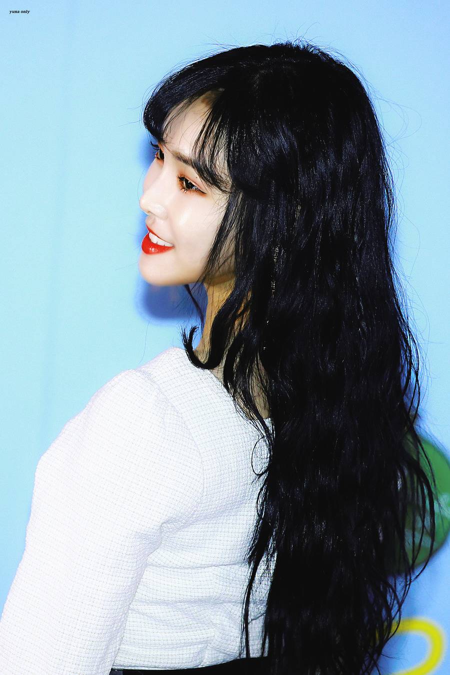 Yuju Side Profile | Scrolller