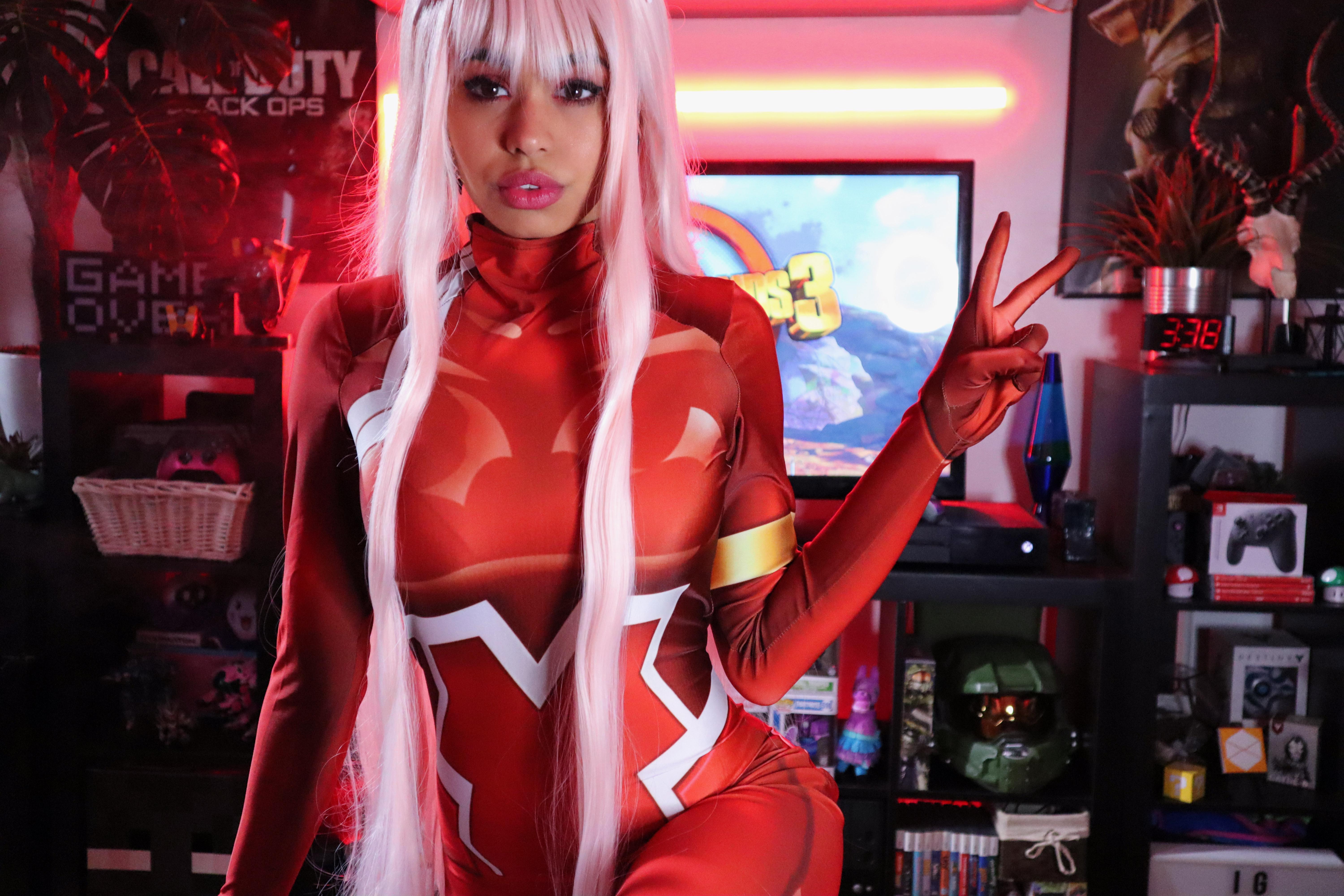 Zero two by DezireeDinosaur | Scrolller